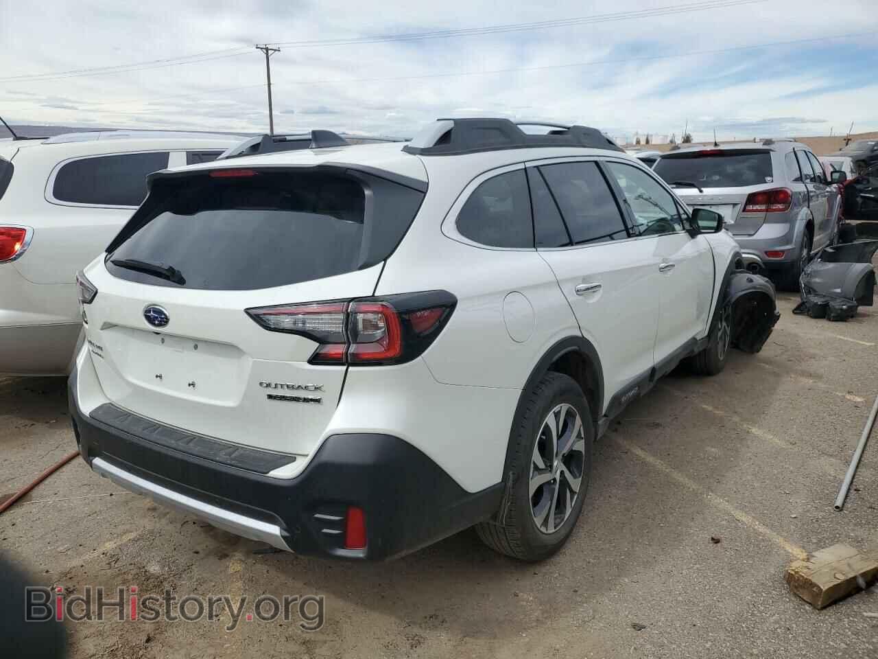 Report 4S4BTGPD8M3120873 SUBARU OUTBACK 2021 WHITE GAS - price and ...