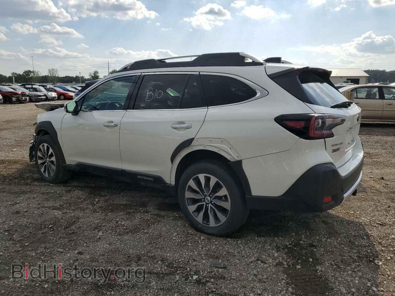 Report 4S4BTGPD1P3194575 SUBARU OUTBACK 2023 WHITE GAS - price and ...