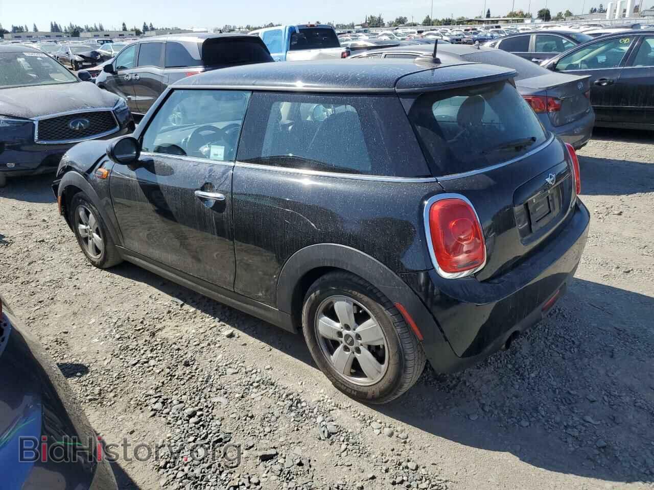 Report WMWXP5C59G2D14484 MINI COOPER 2016 BLACK GAS - price and damage ...